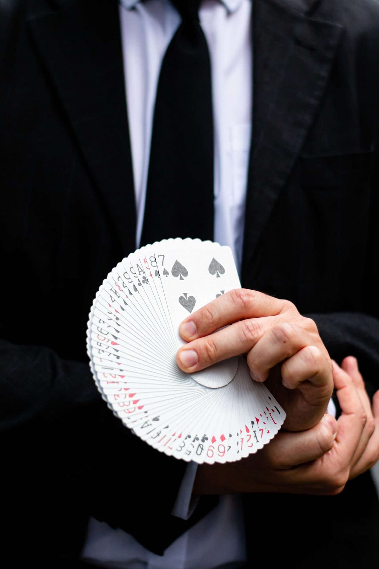 Magician Alex | Close Up Magician | Live Performers